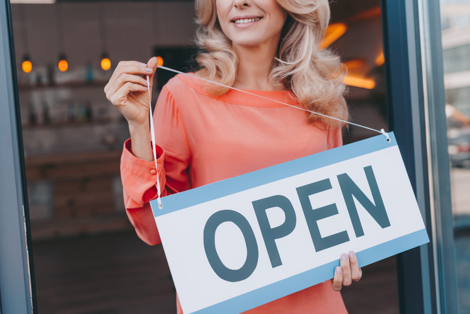 Franchise vs. License: Which Business Model is Right for You?